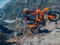 KTM「エンデューロモデル」7車種のラインアップを刷新、軽量化と冷却性能向上 画像