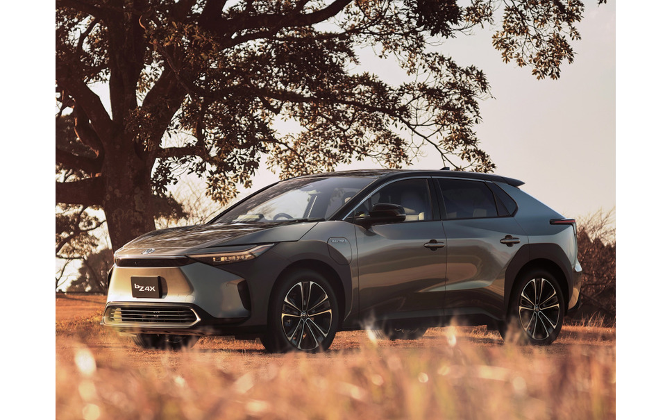 Toyota's new EV "bZ4X" and Yokohama Rubber "ADVAN" installed on new cars . | Raistarcorp