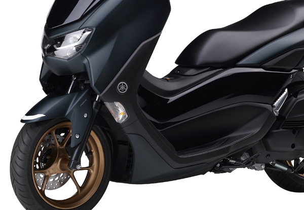人気の原付2種スクーター、ヤマハ『NMAX ABS』に大人な新色が登場 | レスポンス（Response.jp）