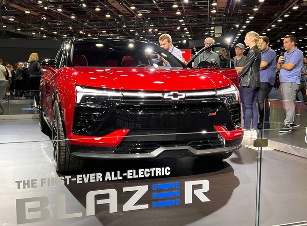 シボレーの電動SUV『ブレイザーEV』、557馬力ツインモーター搭載…デトロイトモーターショー2022 | レスポンス（Response.jp）