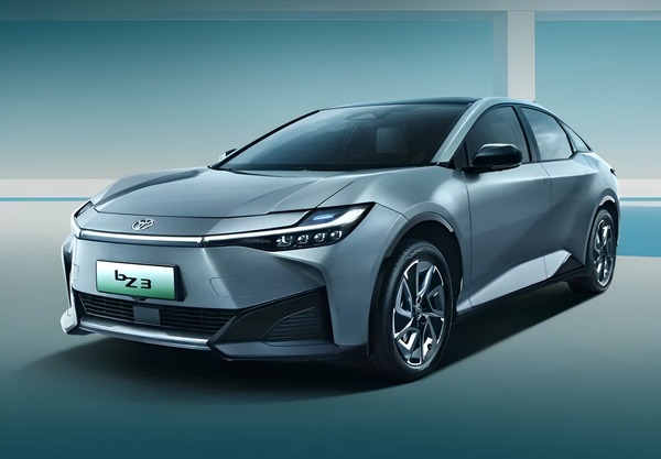 トヨタ、中型セダン『bZ3』で中国EV市場に攻勢…BYDと共同開発 1枚目の写真・画像 | レスポンス（Response.jp）