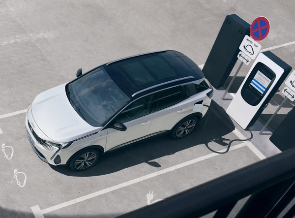 EVモード59km、プジョー3008 にPHEV…ブリュッセルモーターショー2023出展へ | レスポンス（Response.jp）