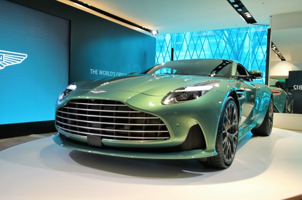世界初の“スーパーツアラー”、アストンマーティン Db12 がデビュー 1枚目の写真・画像 レスポンス(response Jp)