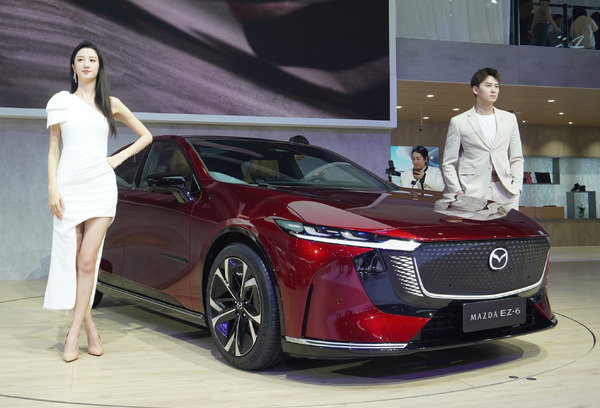 話題のマツダ『EZ-6』、詳細スペックを公開！ 後輪駆動でBEVは600kmの航続距離に | レスポンス（Response.jp）