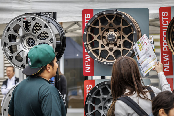 オフ系最強の定番モデル！ レイズ デイトナ装着車両に注目～2024 RAYS FAN MEETING～ | レスポンス（Response.jp）