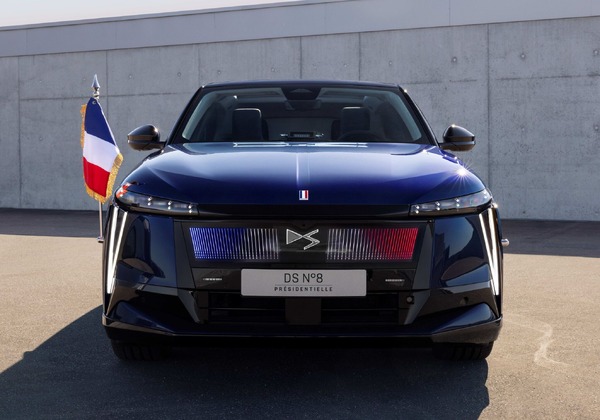 DS、フランス大統領専用『N°8』を一般公開、グリルがトリコロールに光る 1枚目の写真・画像 | レスポンス（Response.jp）